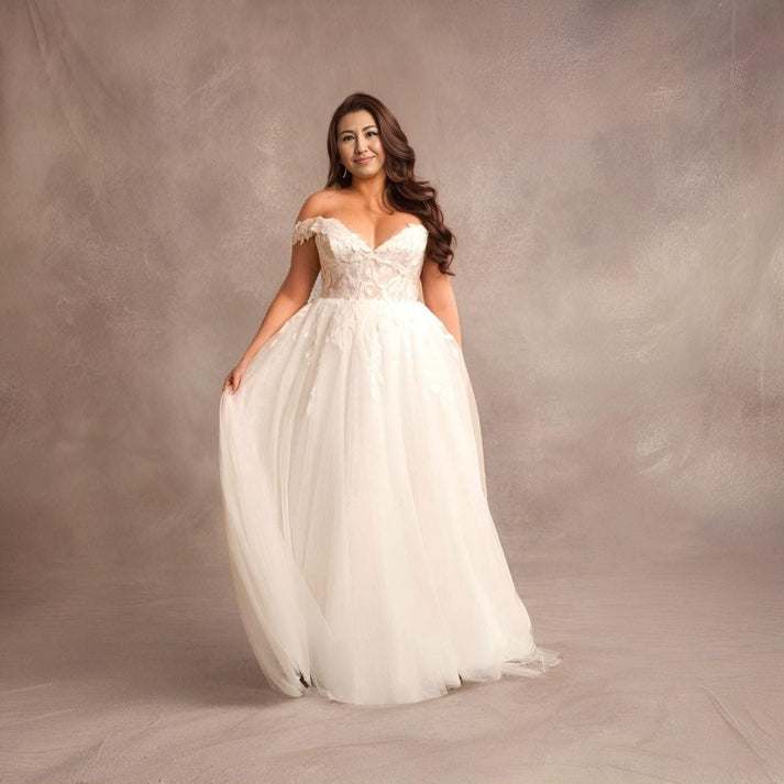 CINDY Wedding Dress | Romantic Tulle with Lace Appliqués – Lula Bridal